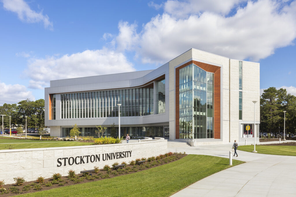 Stockton University: New Science Gateway Complex - Perkins Eastman
