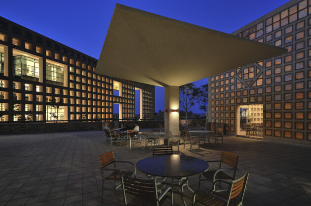 The American University in Cairo Library - Perkins Eastman