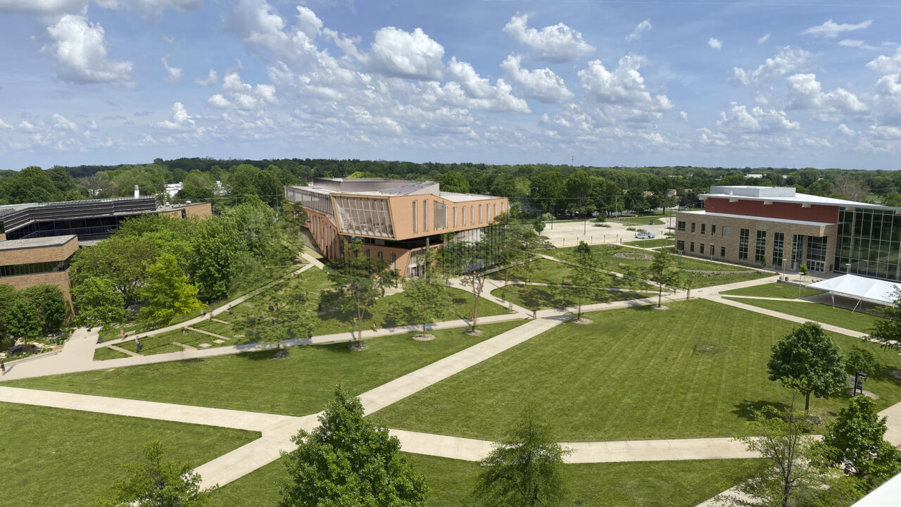 University of Illinois Springfield Library Commons - Perkins Eastman