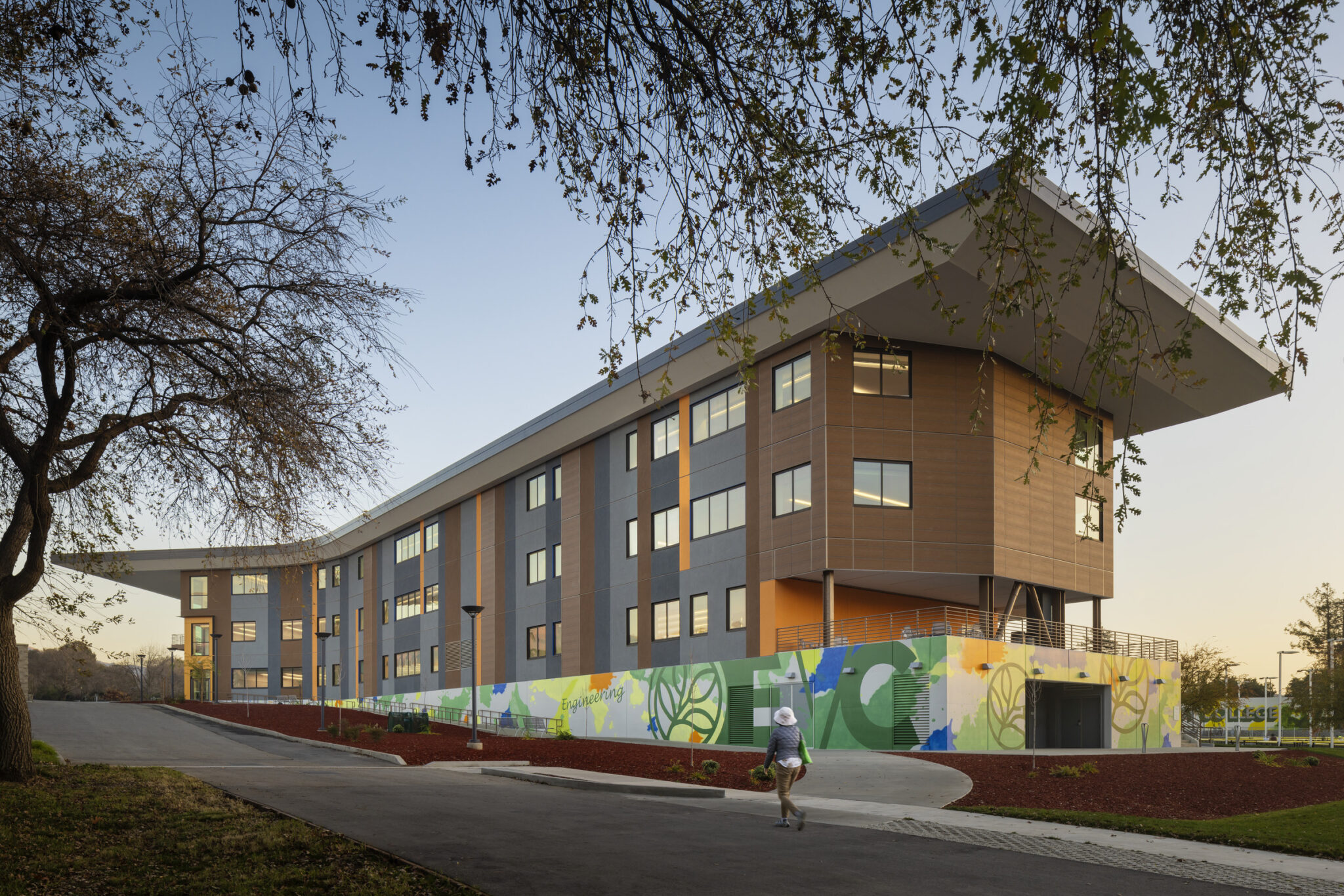 Design Steps Up to Community Colleges' Rising Appeal - Perkins Eastman